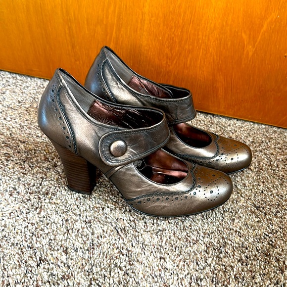 Sofft | Shoes | Sofft Fiona Smog Metallic Mary Jane Vintage Heels ...